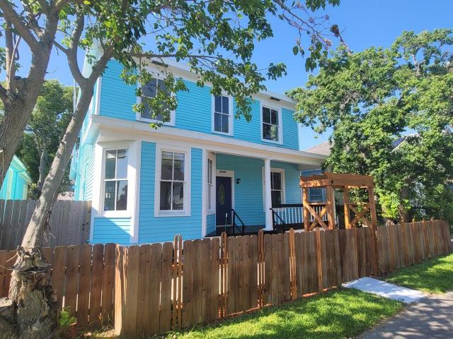5 Bedroom Home for Rent at 3919 Avenue O, Galveston, TX 77550 Lasker Park