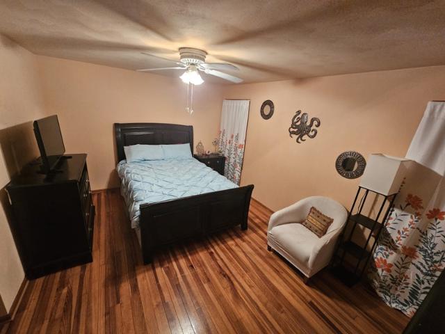 5 bedroom home on deep creek. Utilities Included