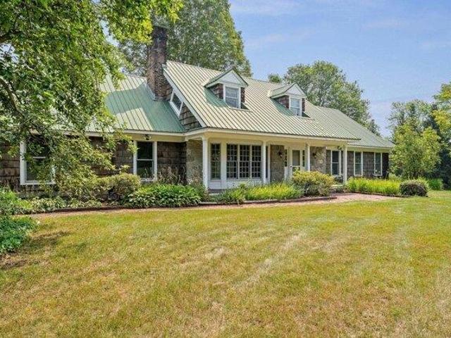 5 bedroom, Hartford VT 05001 LS102314054
