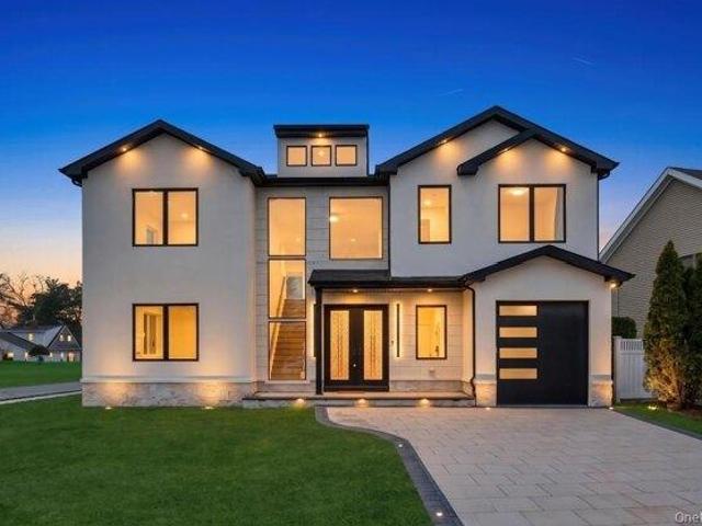 5 bedroom, Hicksville NY 11801 104898991