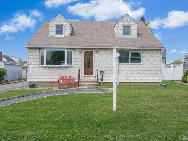 5 bedroom, Hicksville NY 11801 104906919