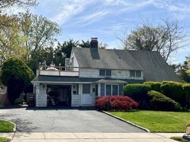 5 bedroom, Hicksville NY 11801 104922209