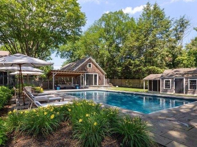 5 bedroom, Hingham MA 02043 LS103097426