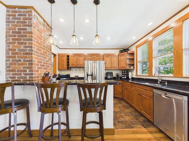 5 bedroom, Hinsdale NH 03451 105096325