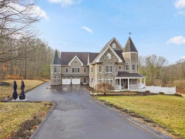 5 bedroom, Hudson NH 03051 102411586