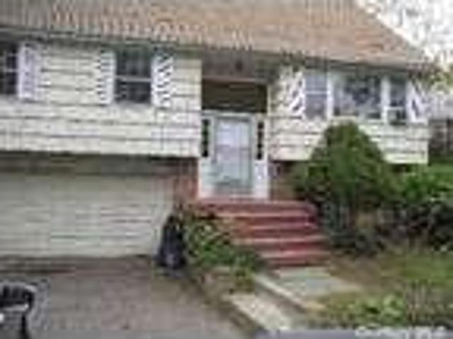 5 bedroom in Great Neck New York 11024