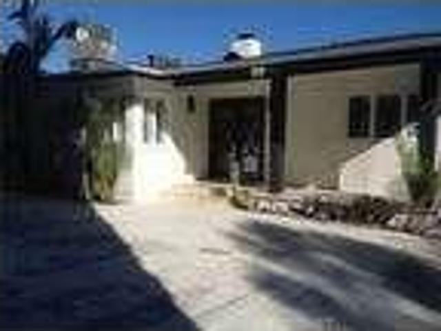 5 bedroom in Encino California 91316