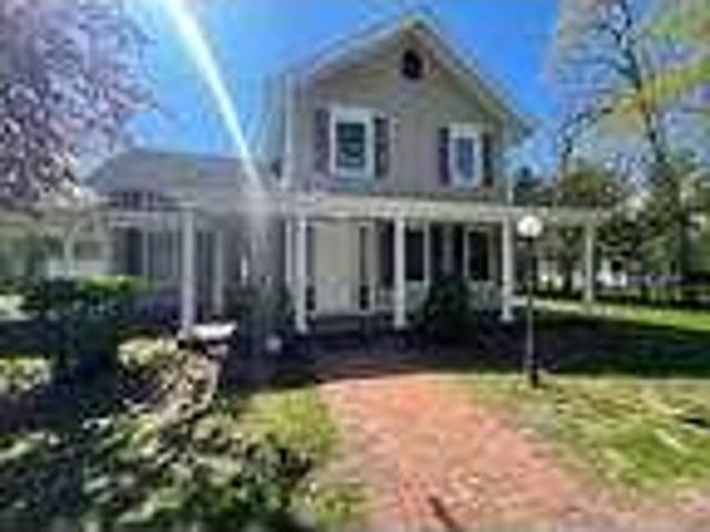 5 bedroom in Saint James New York 11780