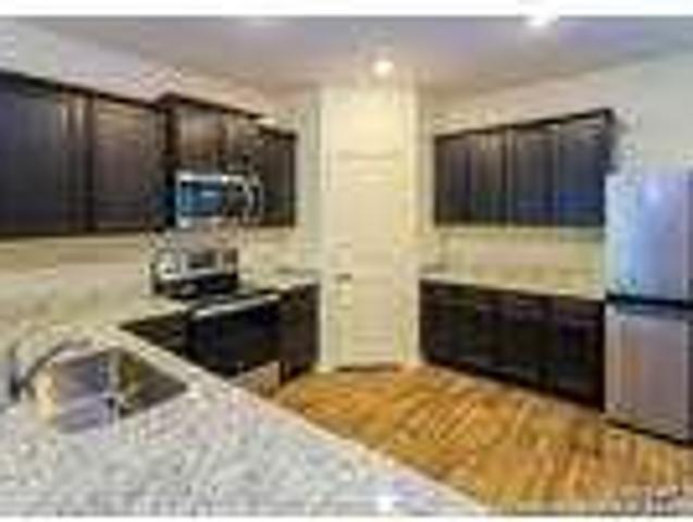 5 bedroom in San Antonio Texas 78252