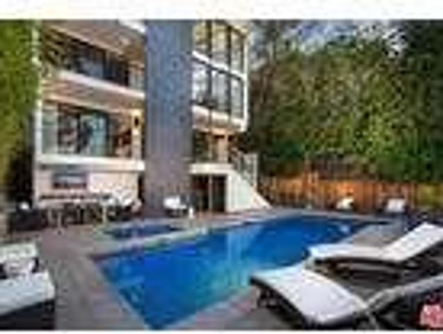5 bedroom in Sherman Oaks California 91403