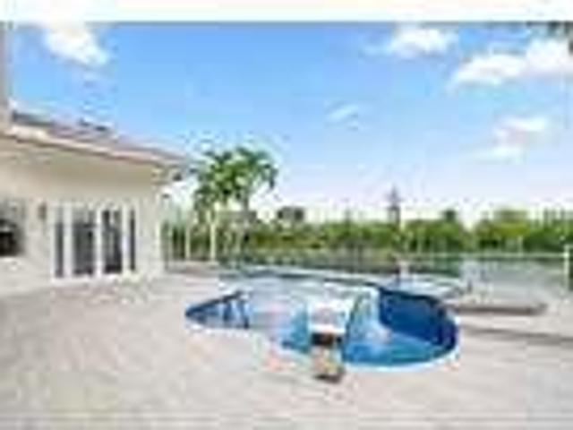 5 bedroom in Pembroke Pines FL 33028