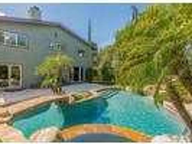 5 bedroom in Woodland Hills California 91367
