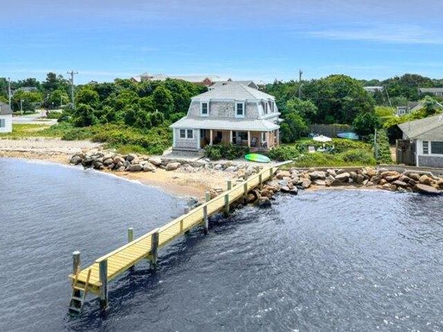 5 bedroom, Oak Bluffs MA 02557 104904723