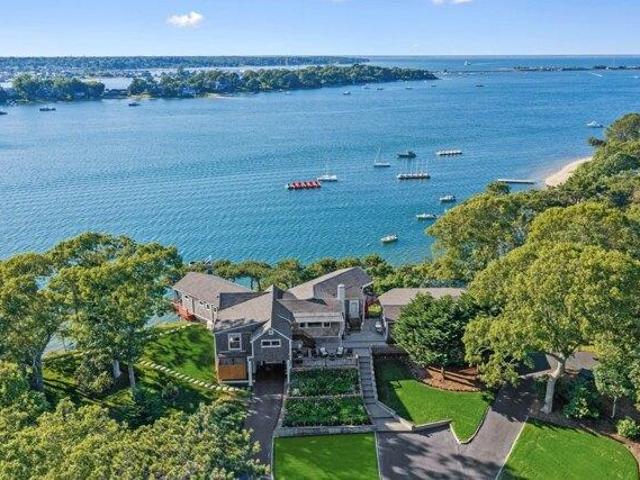 5 bedroom, Oak Bluffs MA 02557 105104929