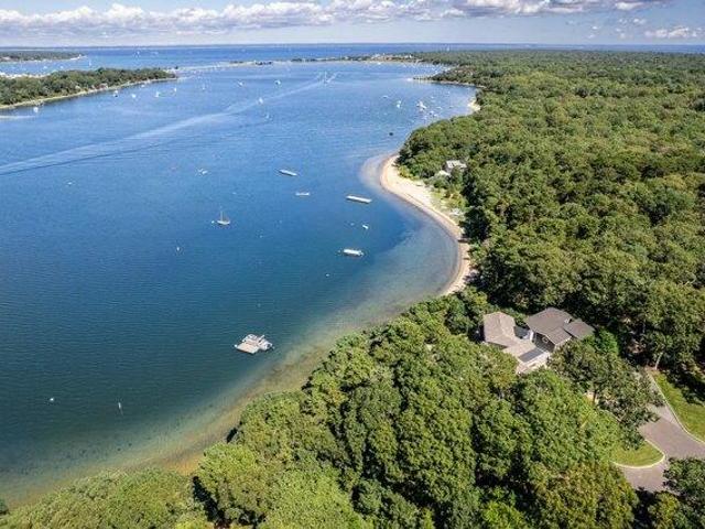 5 bedroom, Oak Bluffs MA 02557 LS103073466