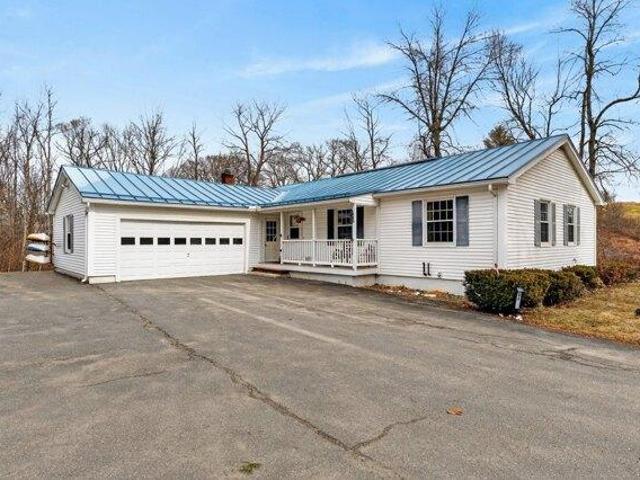 5 bedroom, Oakland ME 04963 104540977