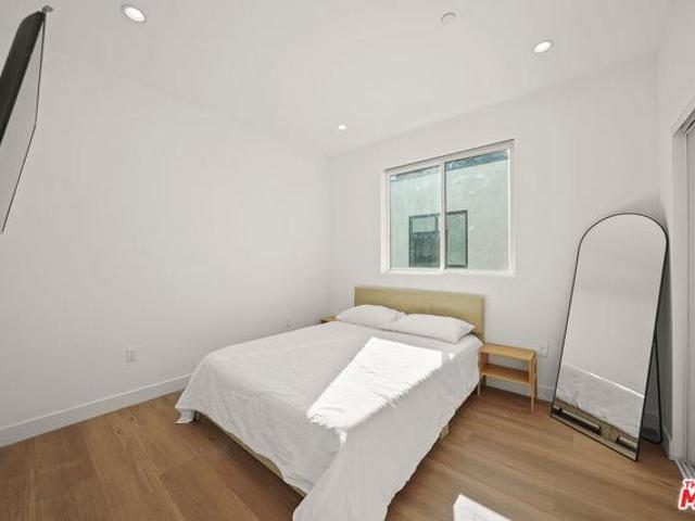 5 bedroom, Los Angeles CA 91401 88663513