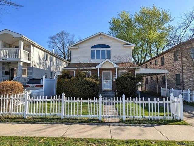 5 bedroom, Little Neck NY 11362 LS101781062