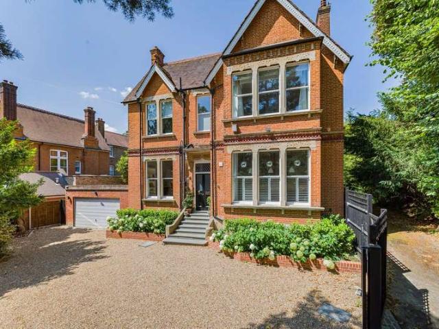 5 Bedroom Link Detached House