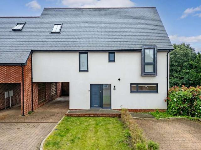 5 Bedroom Link Detached House