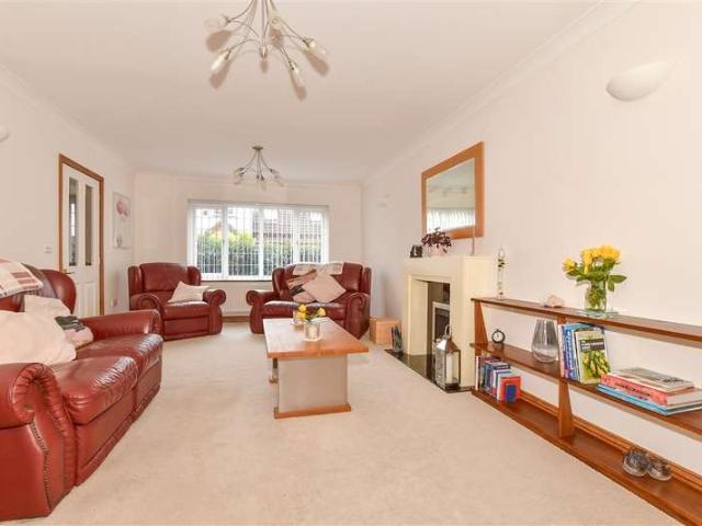 5 Bedroom Link Detached House