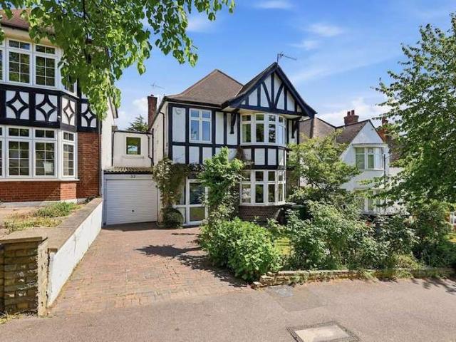 5 Bedroom Link Detached House