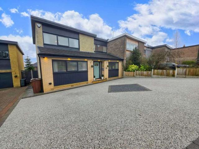 5 Bedroom Link Detached House