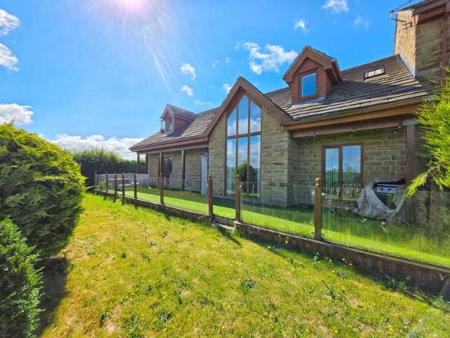 5 Bedroom Link Detached House