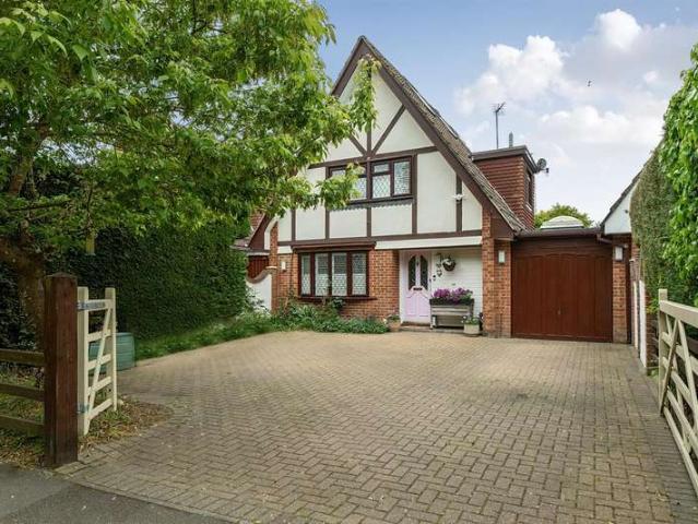 5 Bedroom Link Detached House