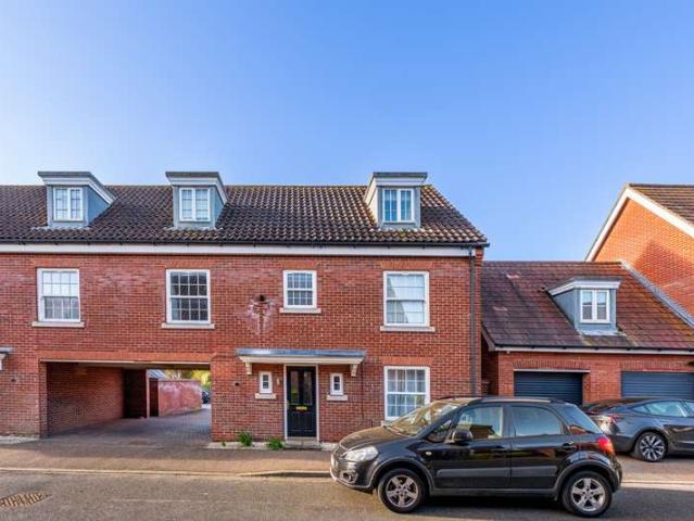 5 Bedroom Link Detached House