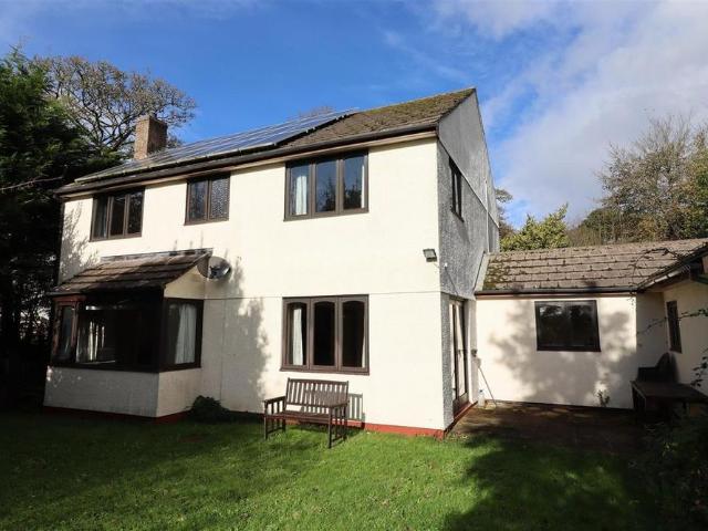 5 bedroom link detached house to rent