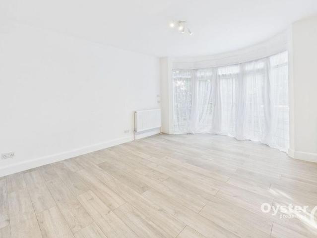 5 bedroom link detached house to rent