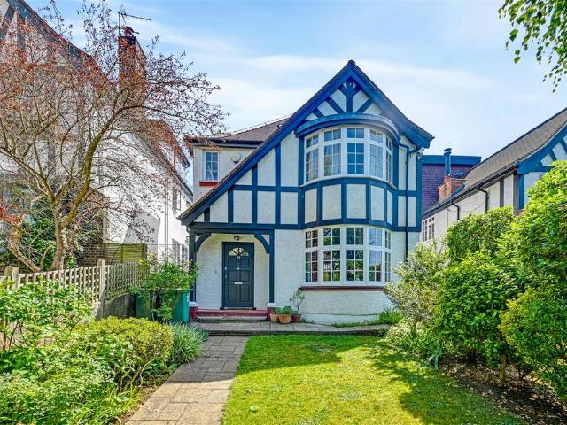5 bedroom link detached house for sale