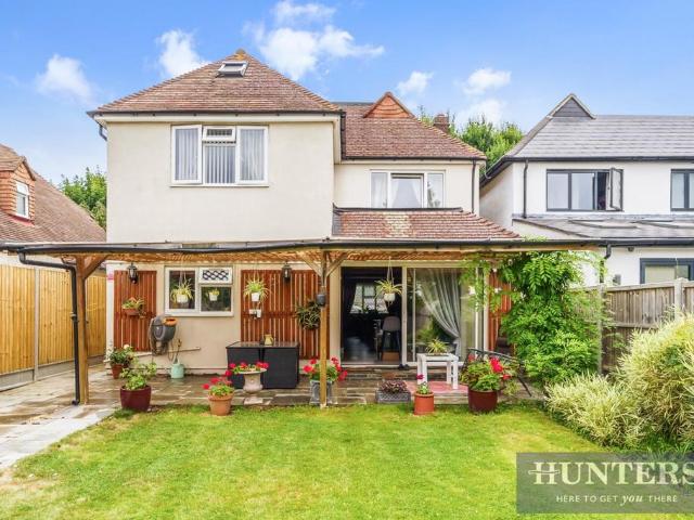 5 bedroom link detached house for sale