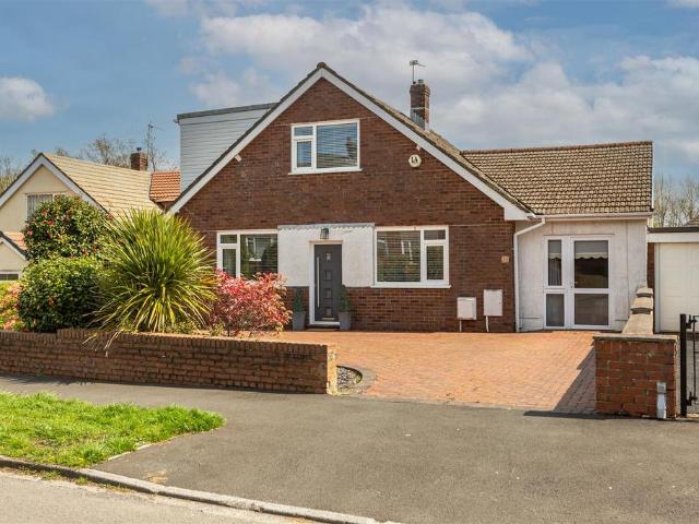 5 bedroom link detached house for sale