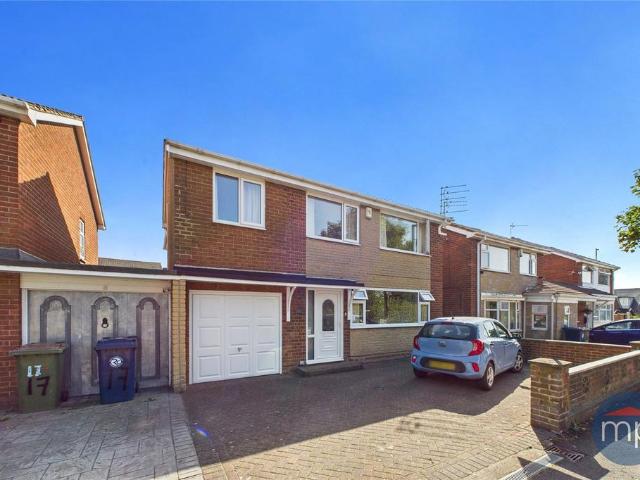 5 bedroom link detached house for sale