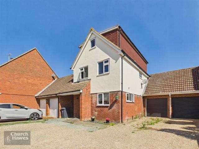 5 bedroom link detached house for sale