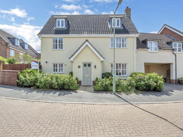 5 bedroom link detached house for sale