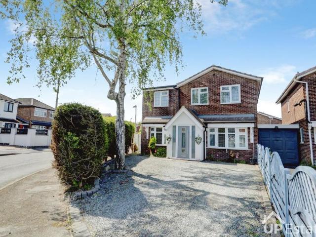 5 bedroom link detached house for sale