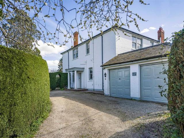 5 bedroom link detached house for sale