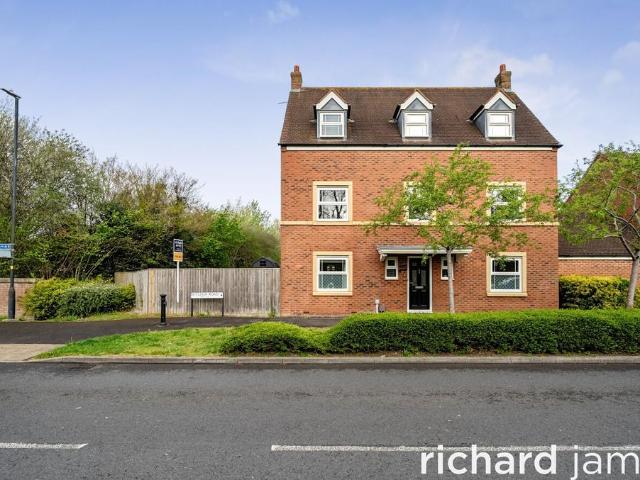 5 bedroom detached house for sale