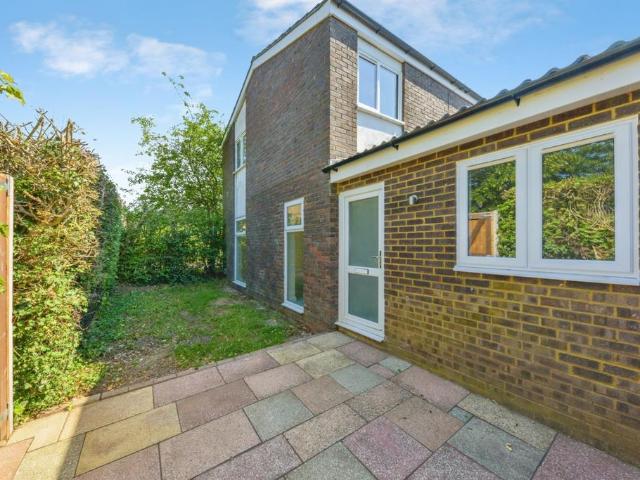 5 bedroom link detached house for sale