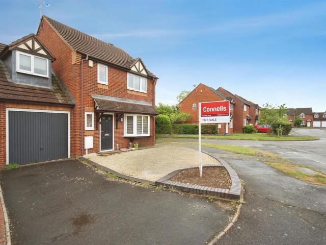 5 bedroom link detached house for sale