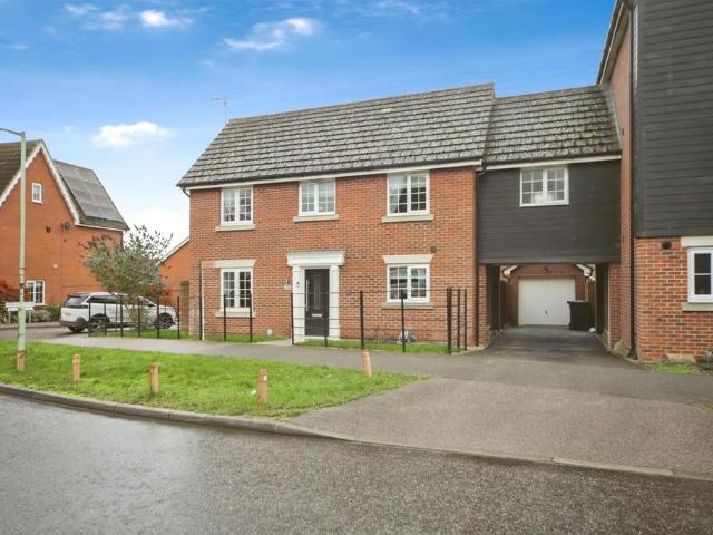 5 bedroom link detached house for sale