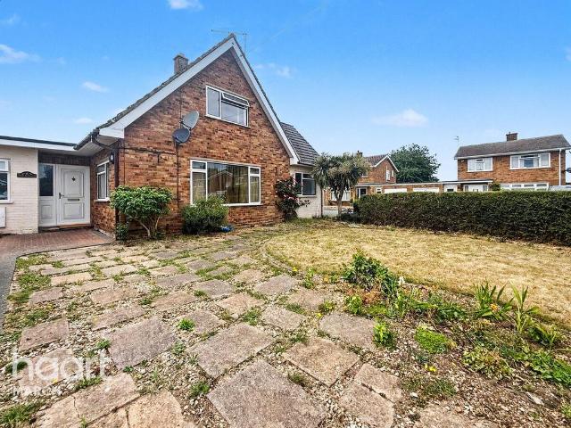 5 bedroom link detached house for sale