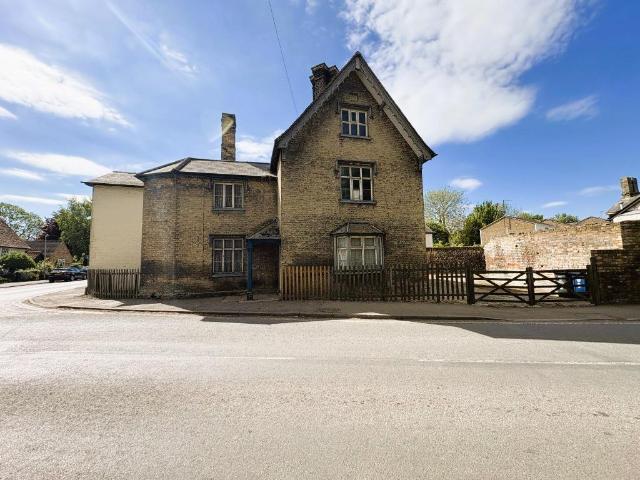5 bedroom link detached house for sale