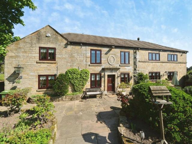 5 bedroom link detached house for sale