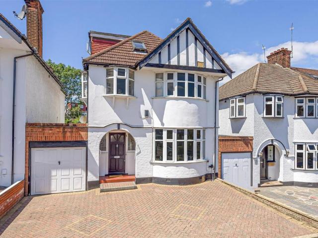 5 bedroom link detached house for sale