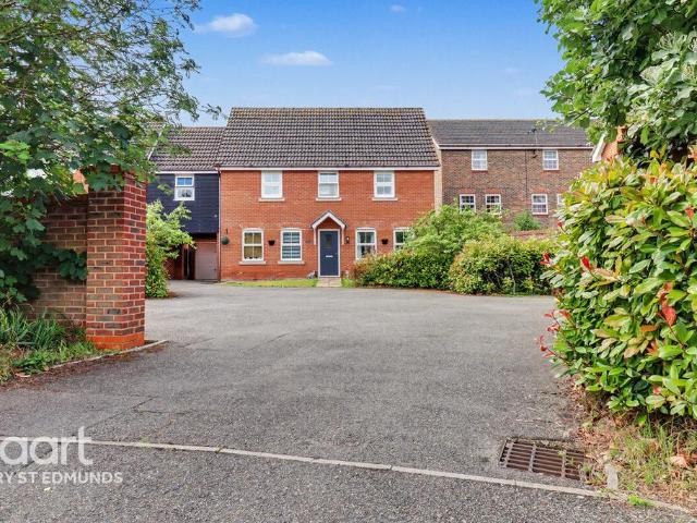 5 bedroom link detached house for sale