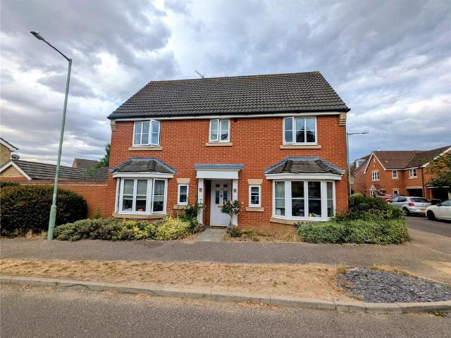 5 bedroom link detached house for sale
